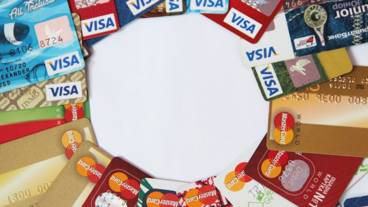 Visa vs MasterCard : comparatif des services et distinctions clés